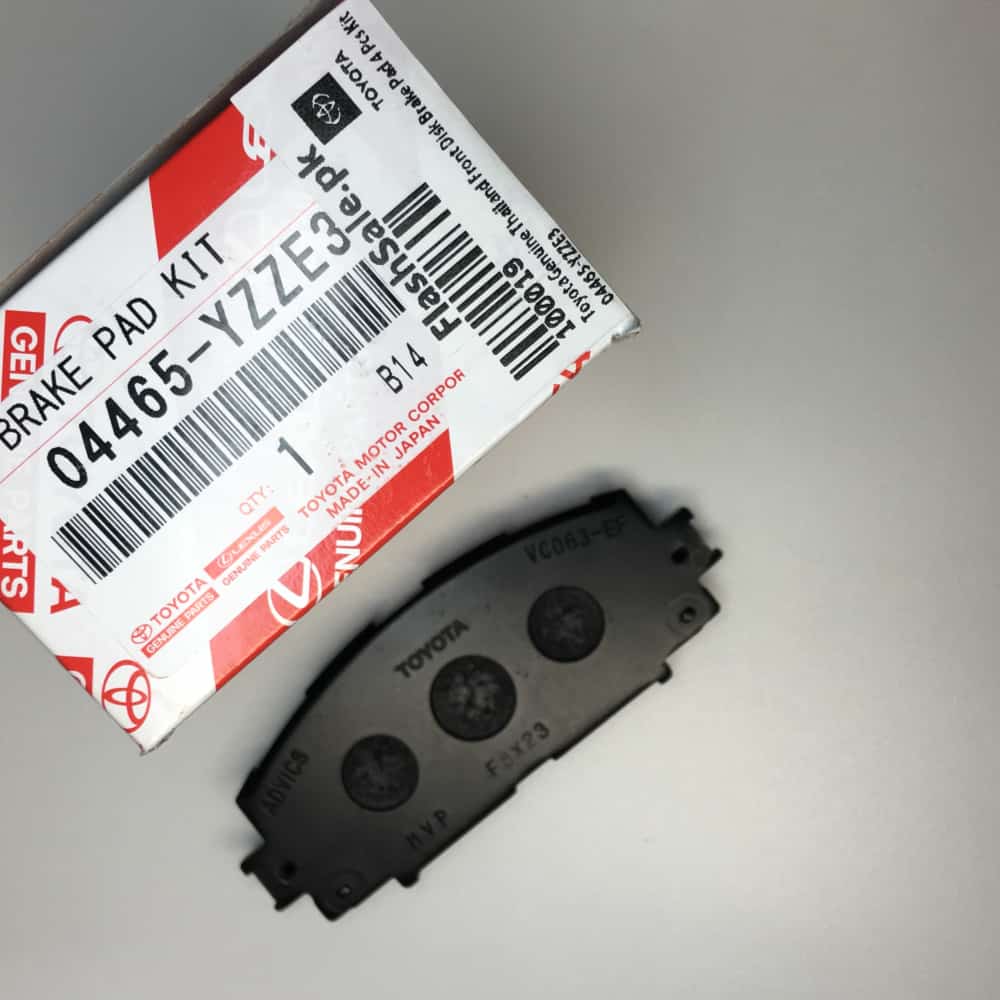 Toyota Genuine Japan Front Disk Brake Pad 4 Pcs Kit 04465-YZZE3